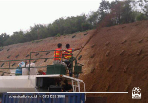 Hydroseeding Pembibitan Rumput: Solusi untuk Penanaman